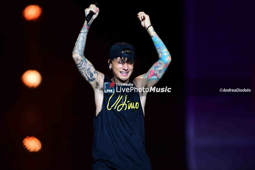 ULTIMO - LIVE MILANO SAN SIRO - ITALIAN SINGER AND ARTIST CONCERTI